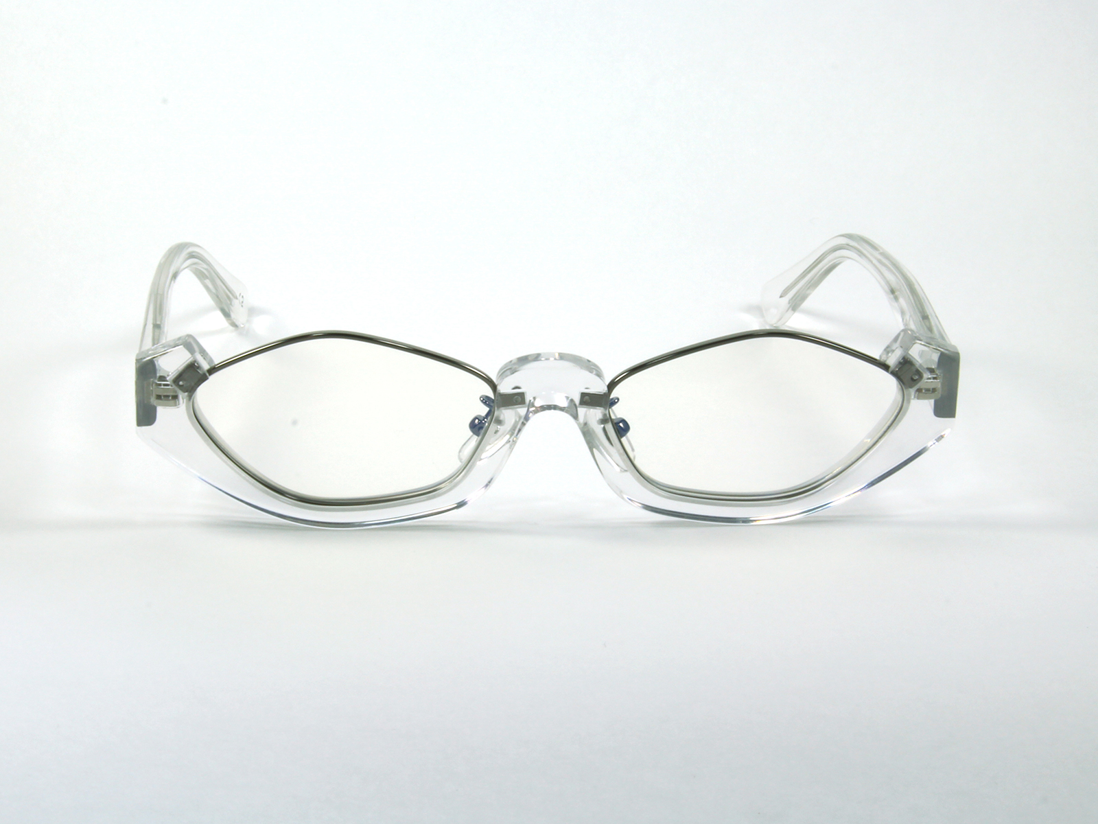 MonkeyFlip - 沖縄のメガネ、コンタクト、補聴器の店 メガネ1番