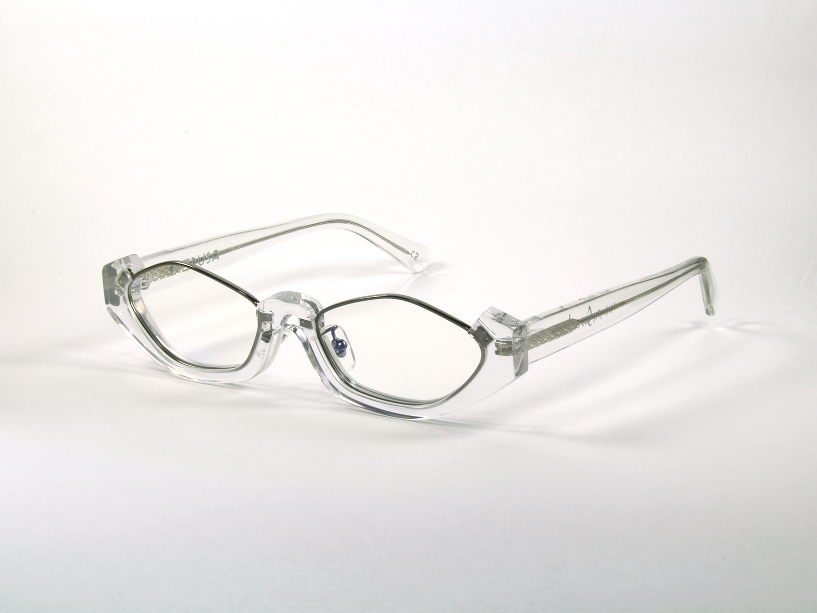 MonkeyFlip - 沖縄のメガネ、コンタクト、補聴器の店 メガネ1番