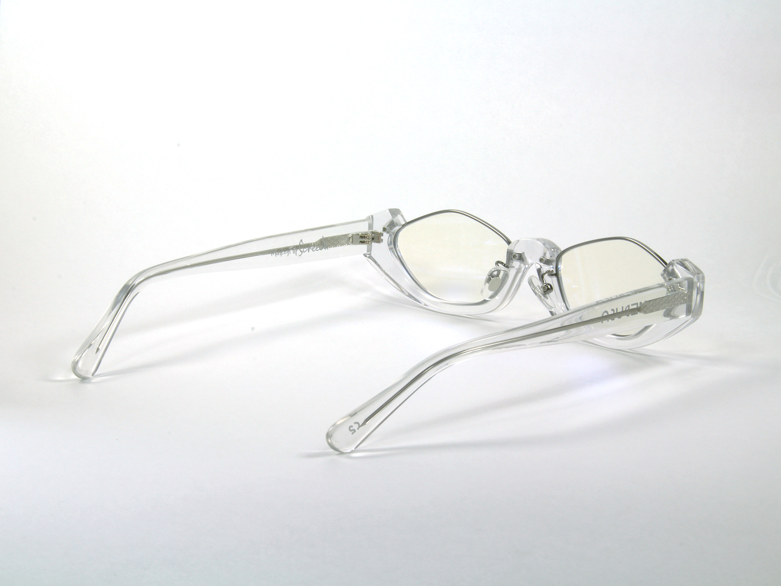 MonkeyFlip - 沖縄のメガネ、コンタクト、補聴器の店 メガネ1番